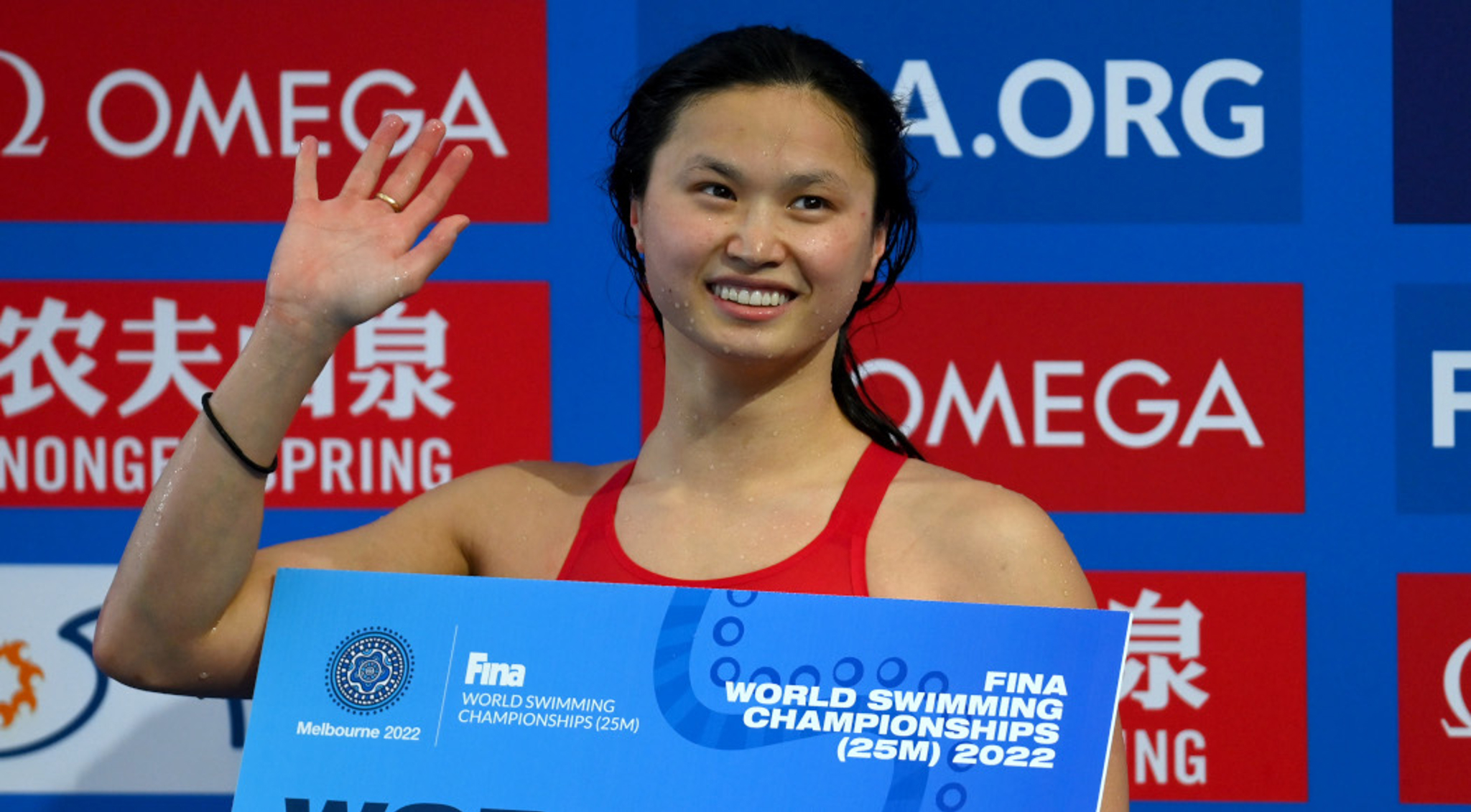 MacNeil betters own 50m backstroke short course world record | SuperSport