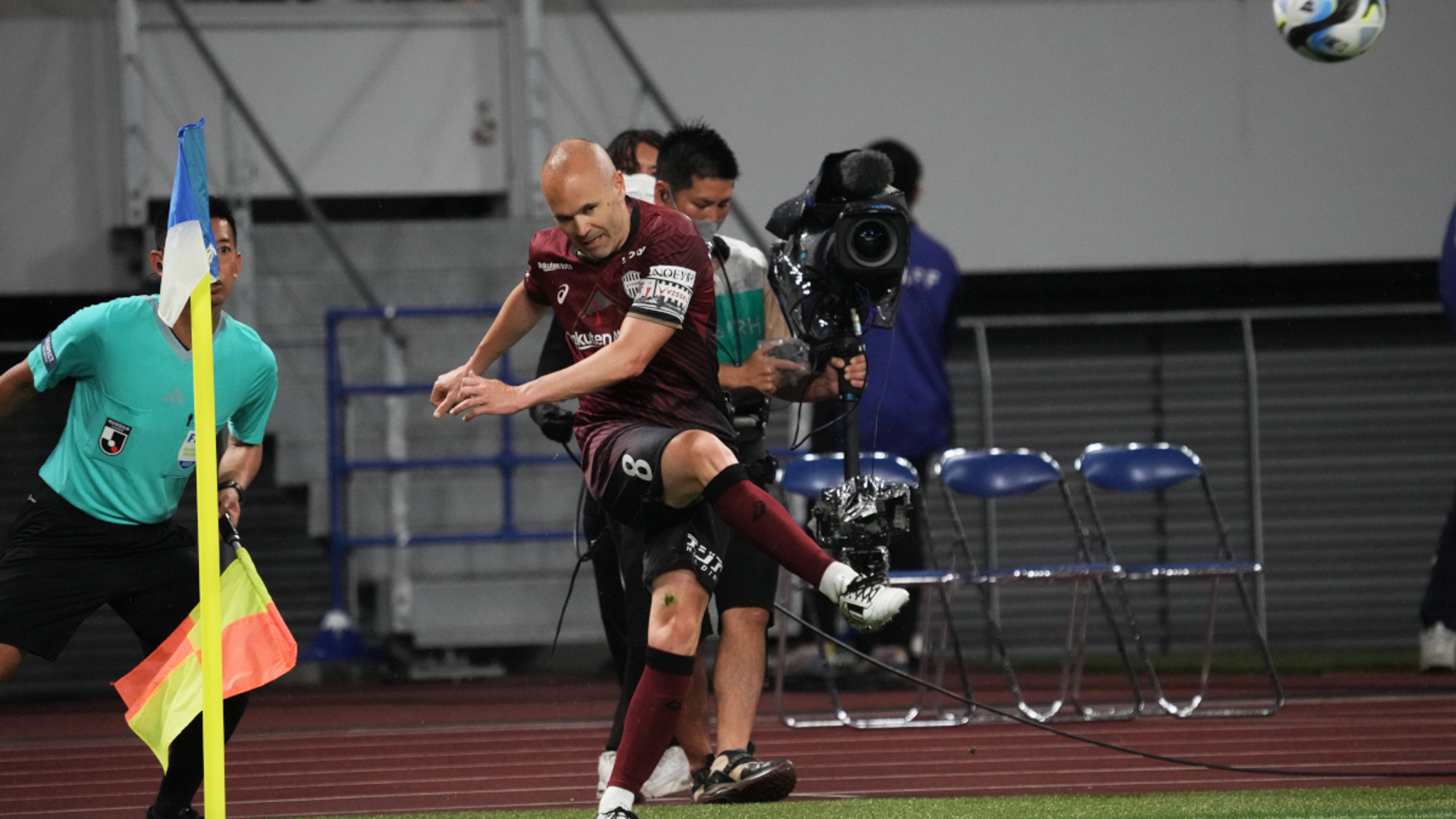 Spanish star Iniesta 'opens new page' with Emirates | SuperSport