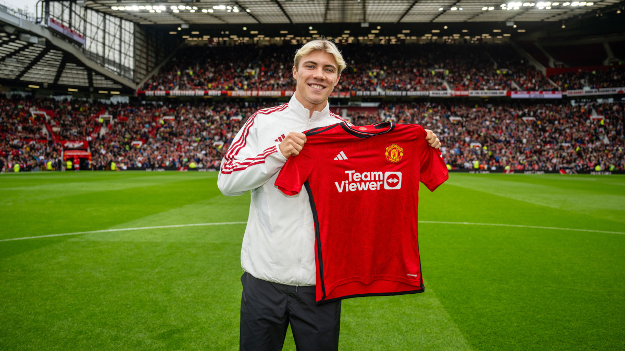 Man Utd sign Danish striker Hojlund from Atalanta | SuperSport