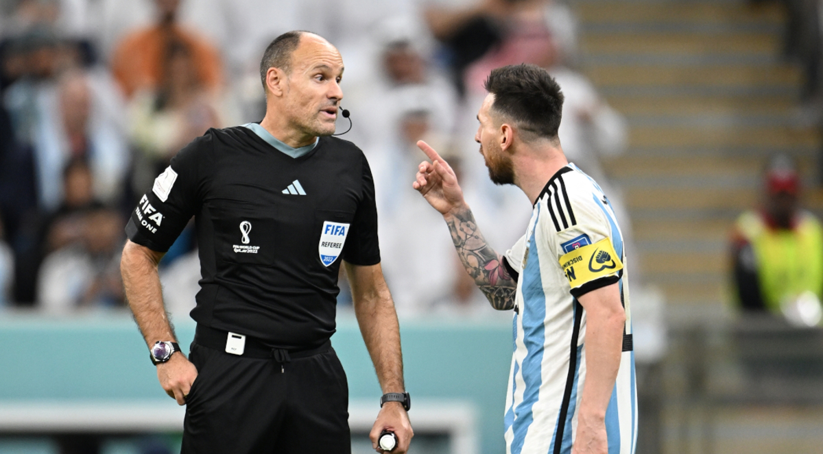 Messi slams referee after Argentina win on penalties | SuperSport