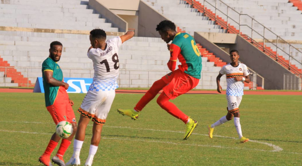 Crocodiles hunt down Mekelakeya | SuperSport