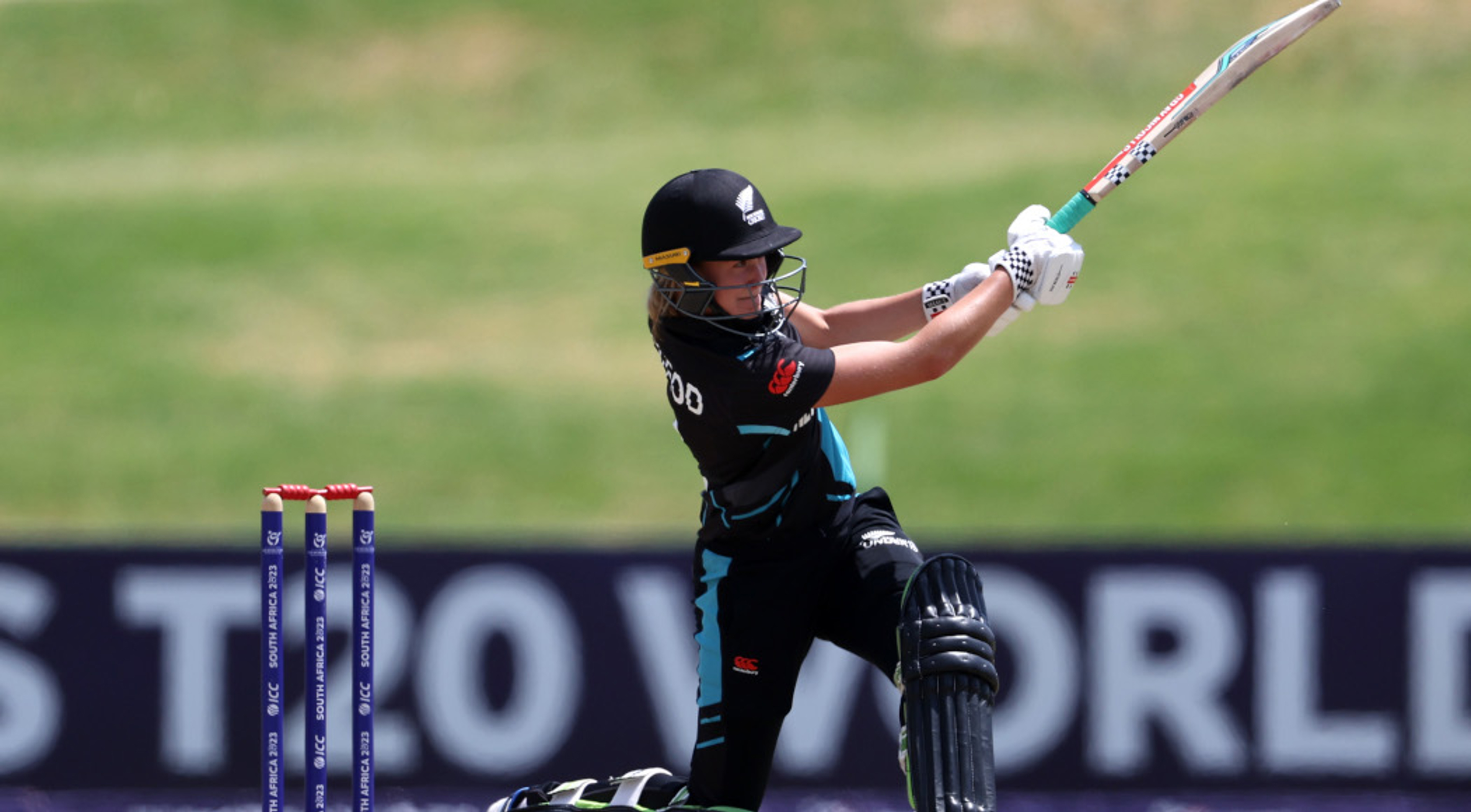 New Zealand confirm semifinal spot with victory over Pakistan | SuperSport