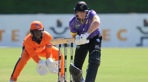 Rain ends play between Knights and Dolphins | SuperSport